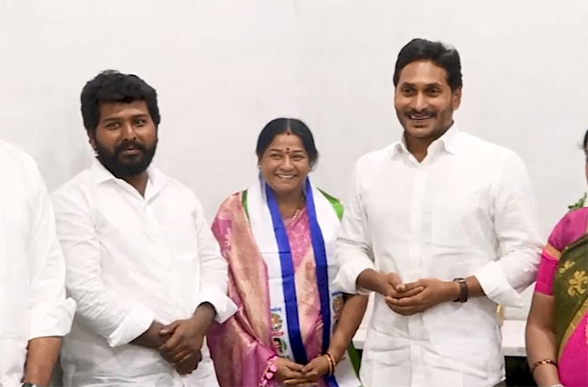 YSRCP: అవకాశం ఇస్తే హిందూపురం ఎంపీగా పోటీ చేస్తా: మాజీ ఎంపీ జె.శాంత ...