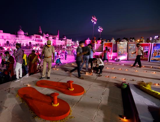 PICS: దీప కాంతులతో మెరిసిపోతున్న అయోధ్య | RamTemple-foundation-stone ...