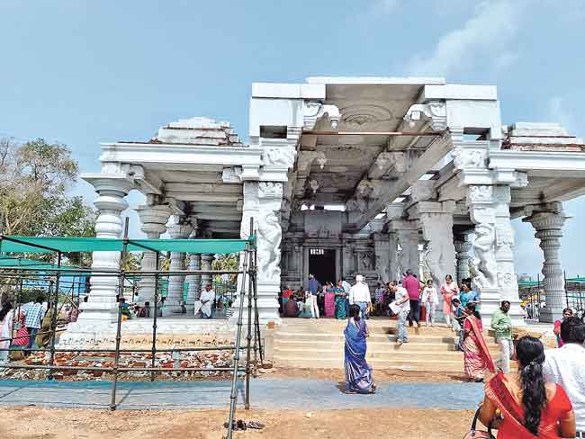 సొంతింటి కలను నెరవేర్చే భూవరాహస్వామి | significance-of-bhoo-varahaswamy ...