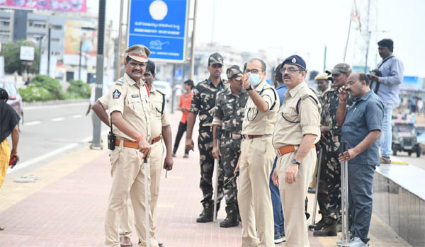 Pawan Kalyan: విశాఖ నోవాటెల్‌ వద్ద కొనసాగుతున్న భారీ బందోబస్తు | ap ...