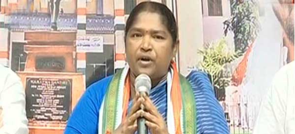 Agnipath: సీతక్కను అడ్డుకున్న తెరాస శ్రేణులు... రాకేష్‌ అంతిమయాత్రలో ...