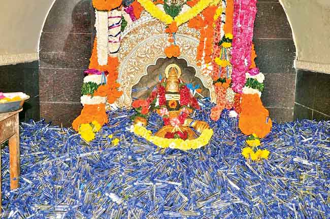 వరసిద్ధి వినాయకుడికి పెన్నులతో అభిషేకం | significance-of-varasiddi-vinayaka-swamy-temple-ainavilli