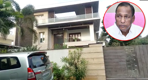 Malla reddy: మంత్రి మల్లారెడ్డి ఇంట్లో ఐటీసోదాలు.. రెండ్రోజులు పట్టే ...