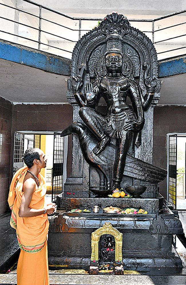 శని భగవానుడు కోరి కట్టించుకున్న క్షేత్రం | significance-of-shani-temple ...