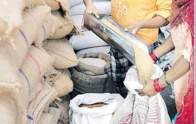 Free Ration: కేంద్రం గుడ్‌న్యూస్‌.. పేదలందరికీ ఏడాదిపాటు ఉచిత రేషన్ ...