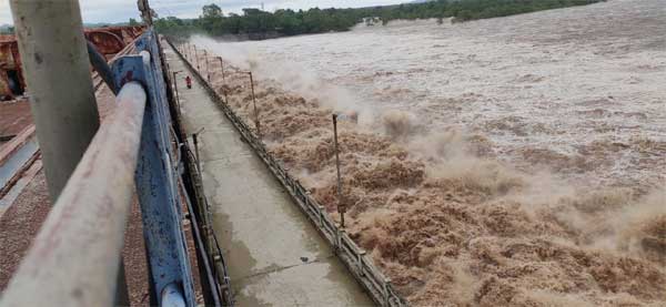 Telangana News: తాలిపేరు ఉగ్రరూపం.. భద్రాద్రి కొత్తగూడెం జిల్లాకు ...