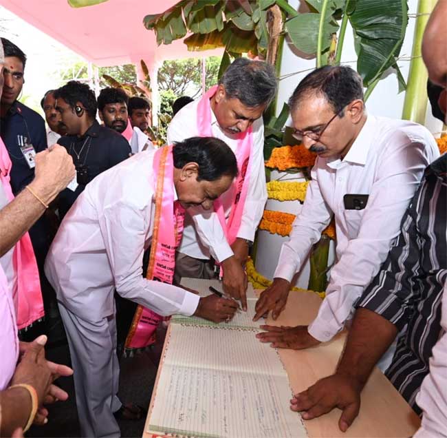 BRS: తెలంగాణ భవన్‌లో భారాస ఆవిర్భావ వేడుకలు.. | brs-formation-day-celebration-in-telangana-bhavan