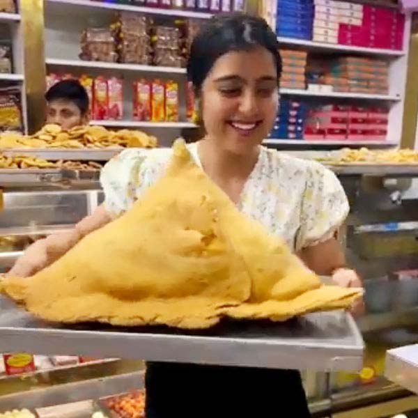 Big Samosa: 30 మంది కోసం.. బాహుబలి సమోసా | industrialist-harsh-goenka ...