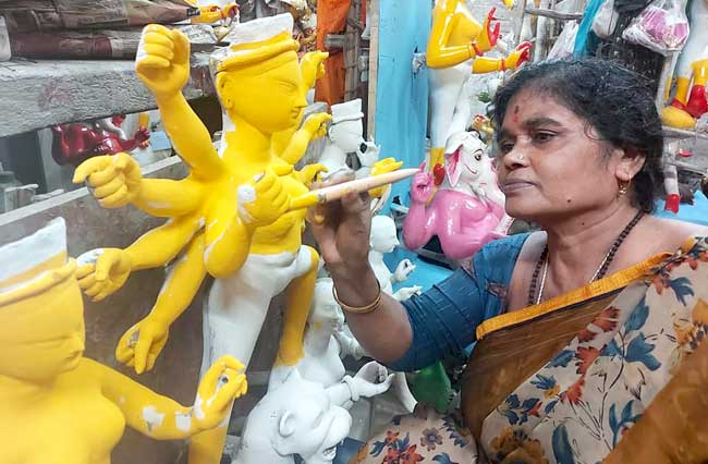 Idol Makers: అమ్మకు అందమైన రూపాన్నిస్తూ.. | special-story-on-kumartuli ...