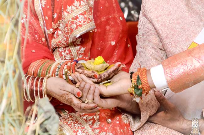 అక్కడ తల్లీకూతుళ్లిద్దరికీ భర్త ఒక్కడే | all-you-need-to-know-about ...