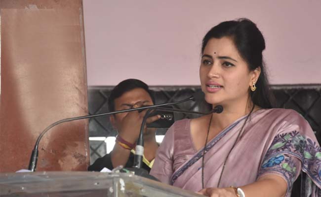 Navneet Rana: జైల్లో టార్చర్‌ ఎదుర్కొన్నా : ఎంపీ నవనీత్‌ రాణా | i-faced ...