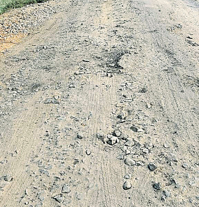 AP Roads: రోడ్లు బాగుపడాలంటే రూ.43వేల కోట్లు కావాలి | rs-43-thousand ...