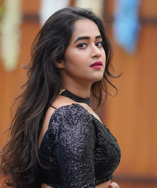 Deepthi Sunaina: షణ్ముఖ్‌తో బ్రేకప్‌.. లైవ్‌లో కన్నీళ్లు పెట్టుకున్న ...