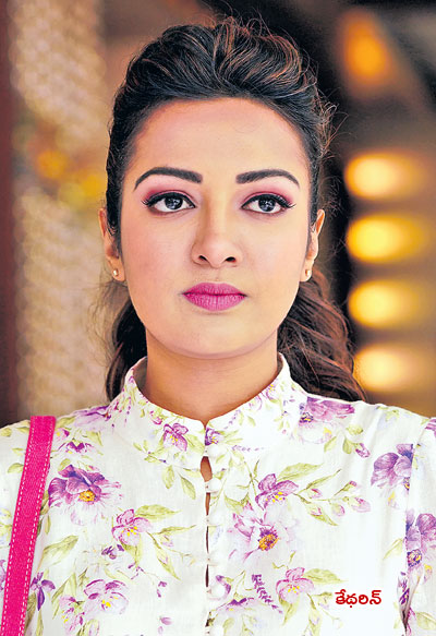 Catherine Tresa: ఊహించని మలుపులే ఆకర్షణ | catherine-tresa-new-movie-update