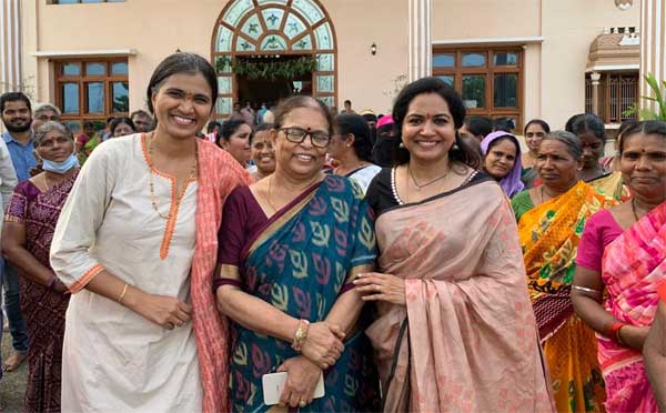 Sunitha : బాలభారతి పాఠశాలకు గాయని సునీత విరాళం | singer-sunitha ...