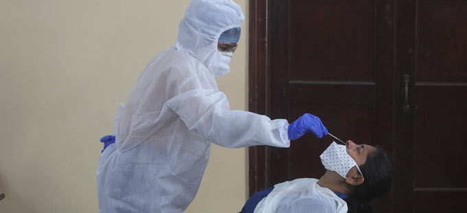 కొవిడ్‌పై పోరు.. స్వాబ్‌ టెస్ట్‌లకు రోబో | -Singapore-develops-robot ...