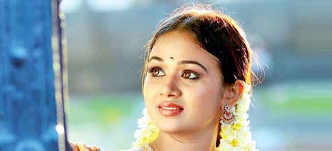 Saranya sasi: క్యాన్సర్‌తో ప్రముఖ నటి మృతి | Saranya-sasi-passed-away