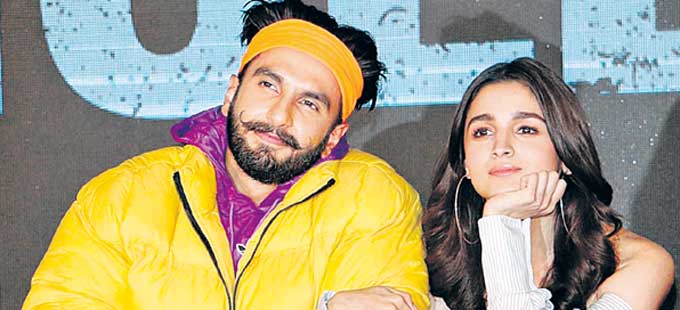 Rakhi Aur Rani Ki Prem Kahani: సెట్లోకి రాఖీ..రాణి | rakhi-aur-rani-ki ...