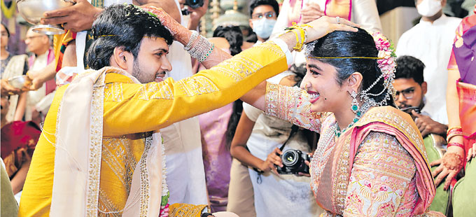 వైభవంగా రామోజీరావు మనవరాలి వివాహం | ramojirao-grand-daughter-brihathi ...