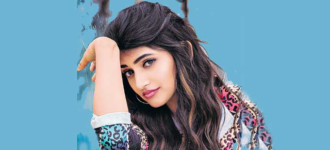 Sri Leela: ప్రణవి ‘ధమాకా’ | srileela-new-look-poster-from-dhamaka-released