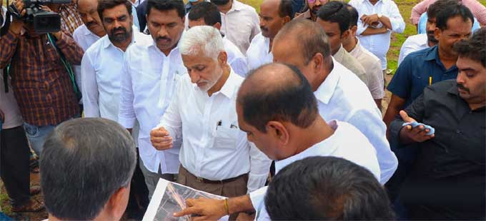 Andhra News: ఏపీ రాజకీయ చిత్రపటంపై వైకాపా ప్లీనరీ తనదైన ముద్ర వేస్తుంది: విజయసాయి | sajjala-and ...