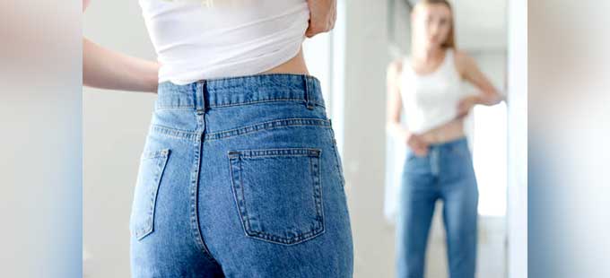 నెలసరిలోనూ జీన్స్‌ వేసుకుంటున్నారా? | tips-to-hide-pad-lines-while ...