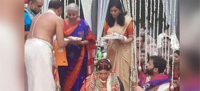 Parakala Vangamayi: నిరాడంబరంగా నిర్మలా సీతారామన్‌ - పరకాల ప్రభాకర్ ...
