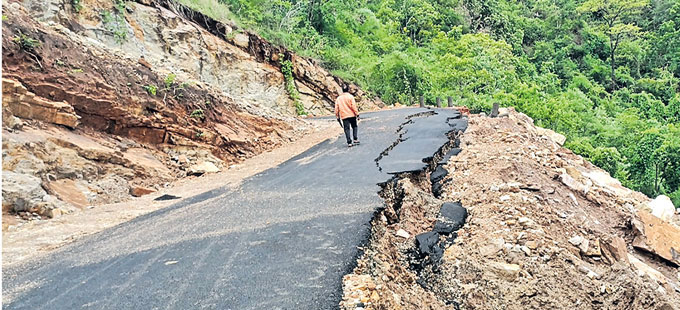 AP Roads: రూ.16 కోట్లు.. ఒక్క వానకే తూట్లు | general
