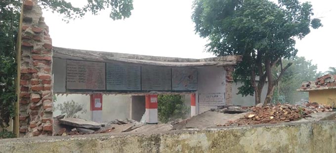 Building Collapsed: భారీ వర్షాలకు కుప్పకూలిన పాఠశాల భవనం.. తప్పిన ...