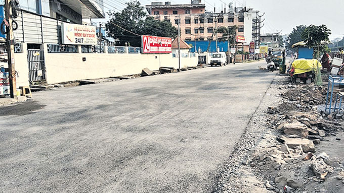 AP Roads: అక్కడే మేకప్‌.. మిగిలిన చోట ప్యాకప్‌ | general