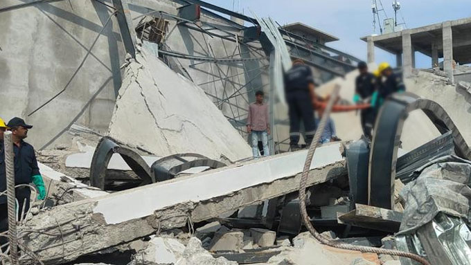 Hyderabad: నిర్మాణంలో ఉన్న ఇండోర్‌ స్టేడియం కూలి ఇద్దరి మృతి | two-dead ...