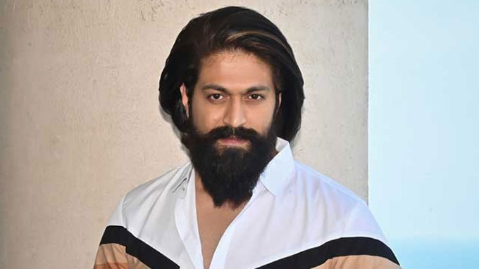 Yash 19: యశ్‌.. టాక్సిక్‌ | yash-19-movie-toxic-movie-details