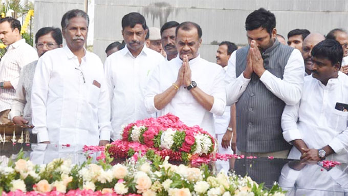 Komatireddy: తెలంగాణ ఏర్పాటులో జైపాల్‌రెడ్డిది కీలకపాత్ర: మంత్రి ...