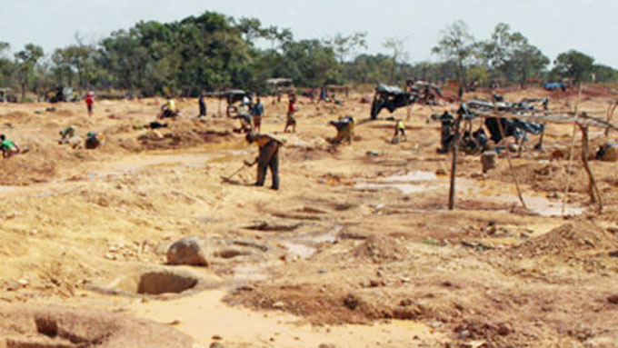 Mali: బంగారు గని కూలి 70 మందికిపైగా మృతి | more-than-70people-dead-after-mali-gold-mine-collapse