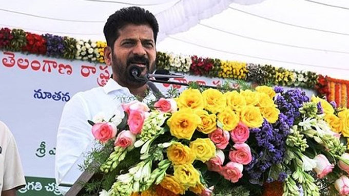 Revanth Reddy: కేసీఆర్ చేసిన రైతు రుణమాఫీ బ్యాంకుల వడ్డీకే చాల్లేదు ...