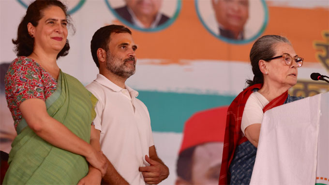 నా తనయుడు మిమ్మల్ని నిరాశపరచడు | giving-son-rahul-to-rae-bareli-people ...