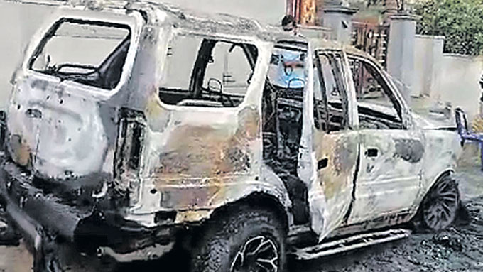 Janasena: మచిలీపట్నంలో జనసేన నేత కారుకు నిప్పు | ysrcp-activists-set-fire-to-janasena-leader-car