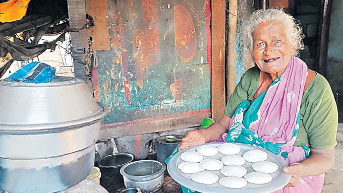 2 rupees idli: బామ్మగారి ఇడ్లీ... రెండు రూపాయలకే | just-2-rupees-idli ...