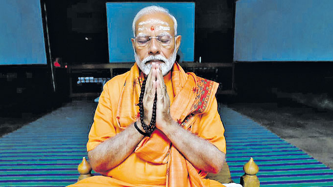 PM Modi: నడక.. జపం.. ధ్యానం | pm-modi-meditating-in-kanniyakumari