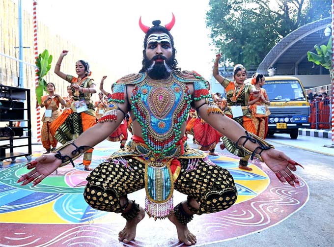 Tirumala: మోహినీ అవతారంలో దర్శనమిచ్చిన తిరుమలేశుడు | tirumala ...