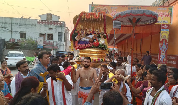 శ్రీ రంగనాథ అలంకారంలో భక్తులకు దర్శనమిచ్చిన స్వామివారు | rapattu ...