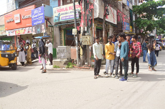 Hyderabad : ఆర్టీసీ కార్మికులు నిరసన.. ప్రయాణికులకు తప్పని తిప్పలు ...