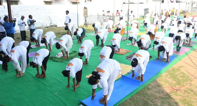 Surya Namaskaras : ఆయుష్‌శాఖ ఆధ్వర్యంలో సూర్య నమస్కారాలు | Surya ...