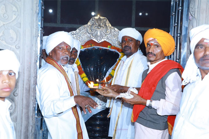 Nagoba Jatara : మహాపూజలతో ప్రారంభమైన నాగోబా జాతర | Nagoba Jatara ...