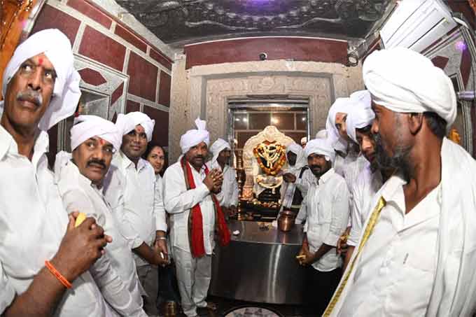 Nagoba Jatara : మహాపూజలతో ప్రారంభమైన నాగోబా జాతర | Nagoba Jatara ...