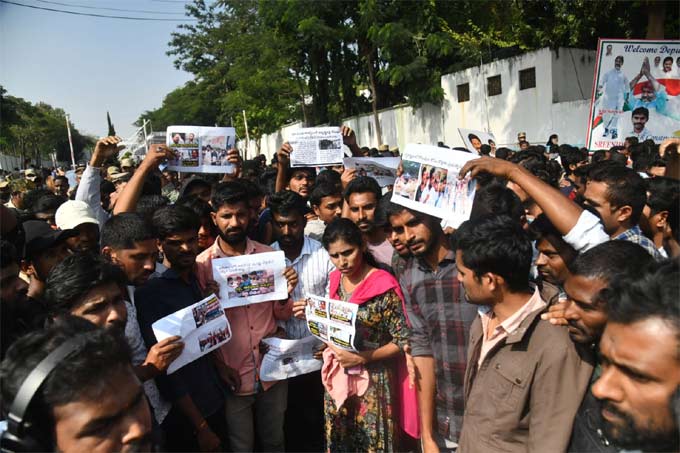 Prajavani : ప్రజాభవన్‌లో ప్రజావాణి.. అర కి.మీ మేర బారులుదీరిన ...