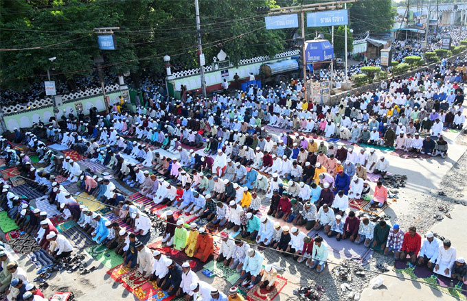Eid al-Adha: బక్రీద్‌.. తెలుగు రాష్ట్రాల్లో ముస్లిం సోదరుల ప్రార్థనలు ...