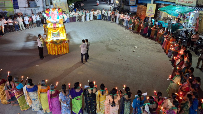 Ramoji Rao: అక్షర యోధుడు రామోజీరావుకు రాజధాని రైతుల నివాళి | Capital ...