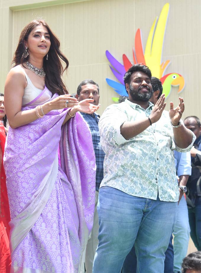 pooja Hegde : కడపలో నటి పూజా హెగ్డే సందడి | Actress Pooja Hegde is buzzing in Kadapa