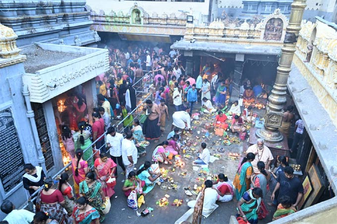 Karthika Masam : కార్తిక పౌర్ణమి.. తెలుగు రాష్ట్రాల్లోని శివాలయాల్లో ...